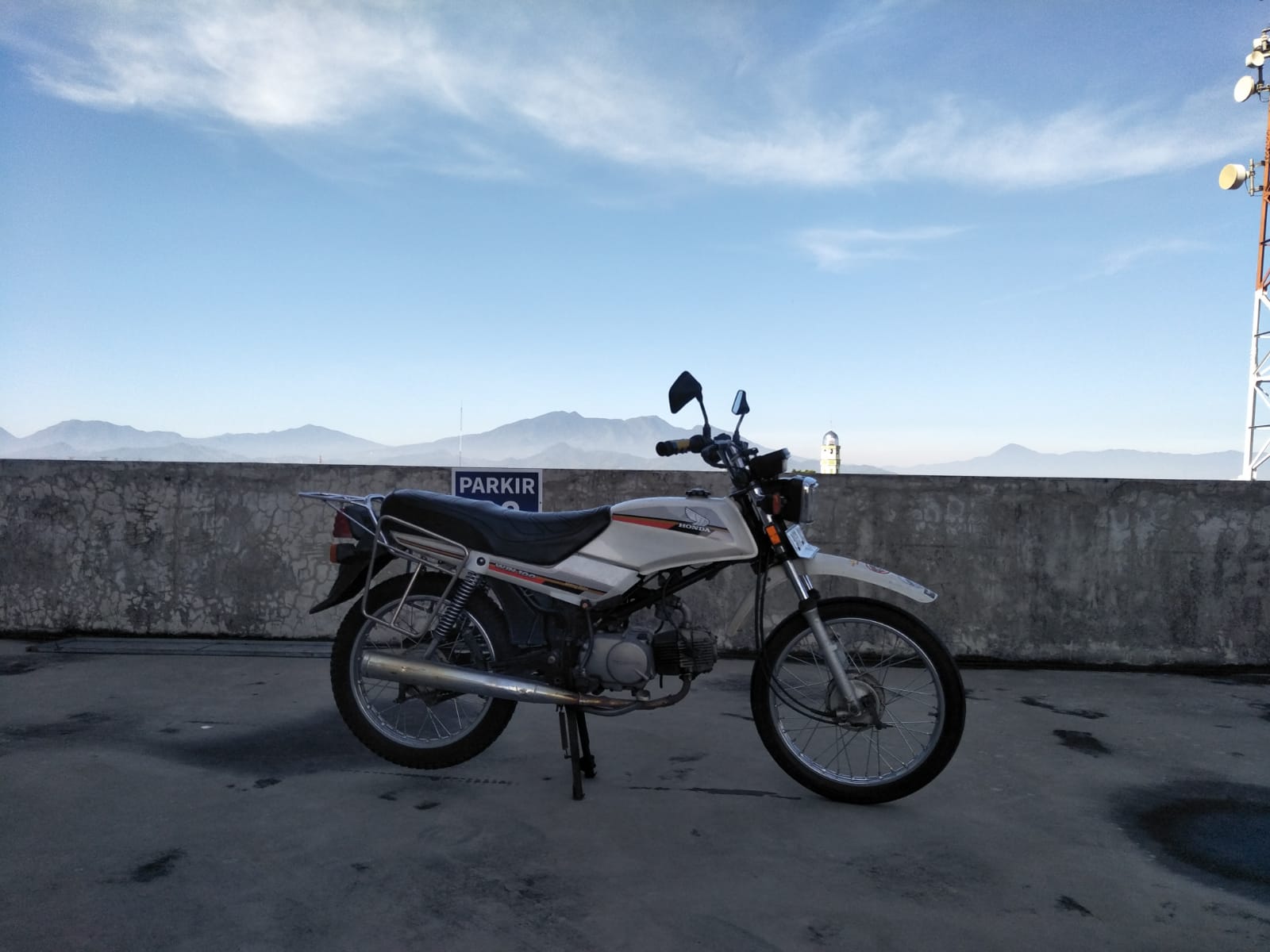 Honda Win 100: Klasik, Irit Harga Meroket!