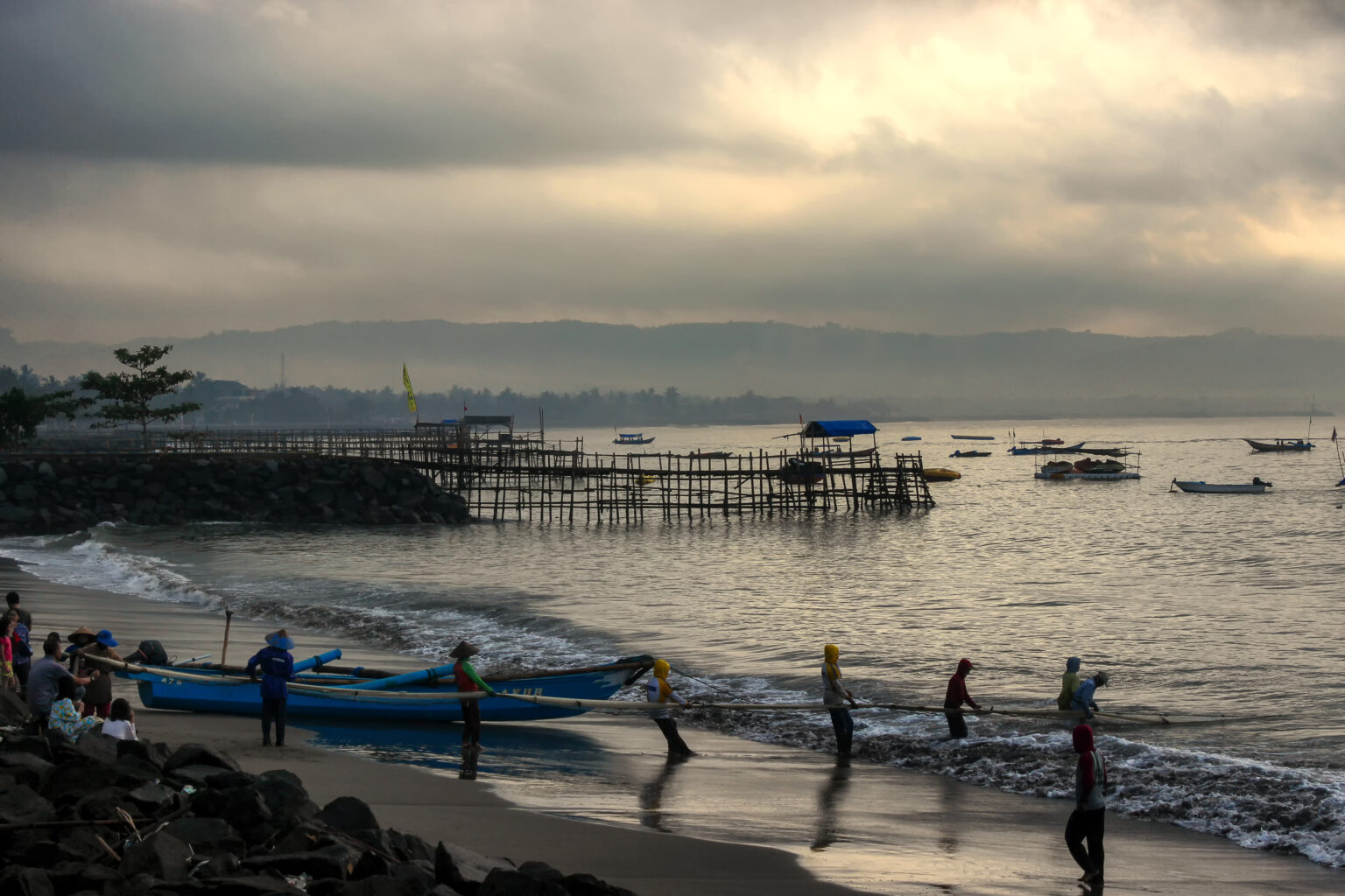 Aktivitas di Pantai Pangandaran yang Bisa Kamu Lakukan - Teropong Media