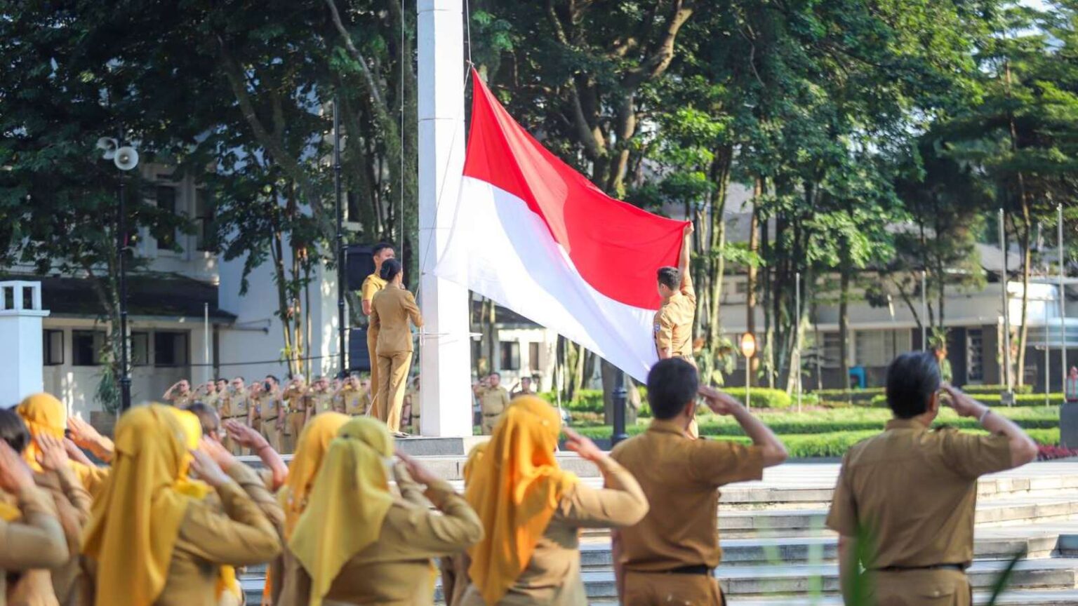 Panduan Lengkap Memasang Bendera Merah Putih 17 Agustus - Teropong Media