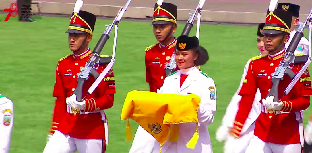 Sosok Pembawa Bendera Merah Putih Perwakilan dari Wilayah Timur Indonesia - Teropong Media