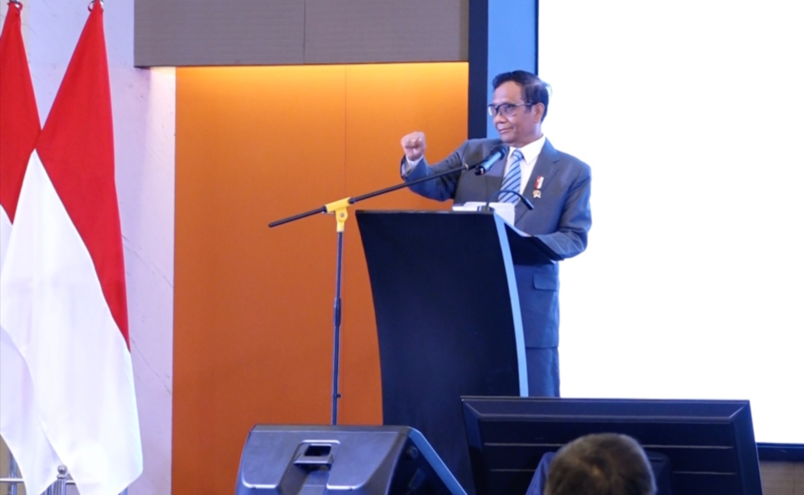 Digoda Hasto Kristiyanto Lewat Pantun Sebagai Bacawapres Ganjar, Begini Respon Mahfud MD ...