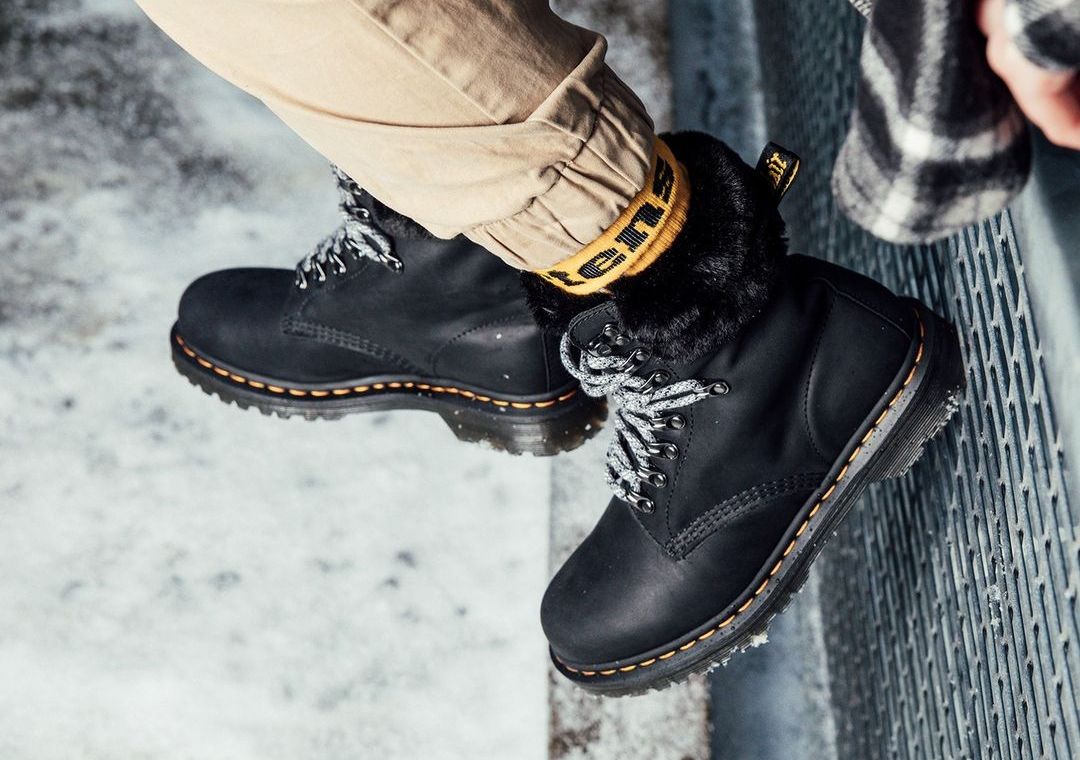 Sepatu Docmart Pria dan Wanita yang Bikin Penampilan Stylish - Teropong ...