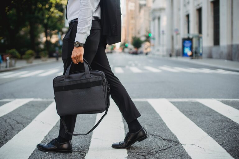 10 Model Tas Laptop Stylish yang Bikin Tampilan Lebih Menawan ...