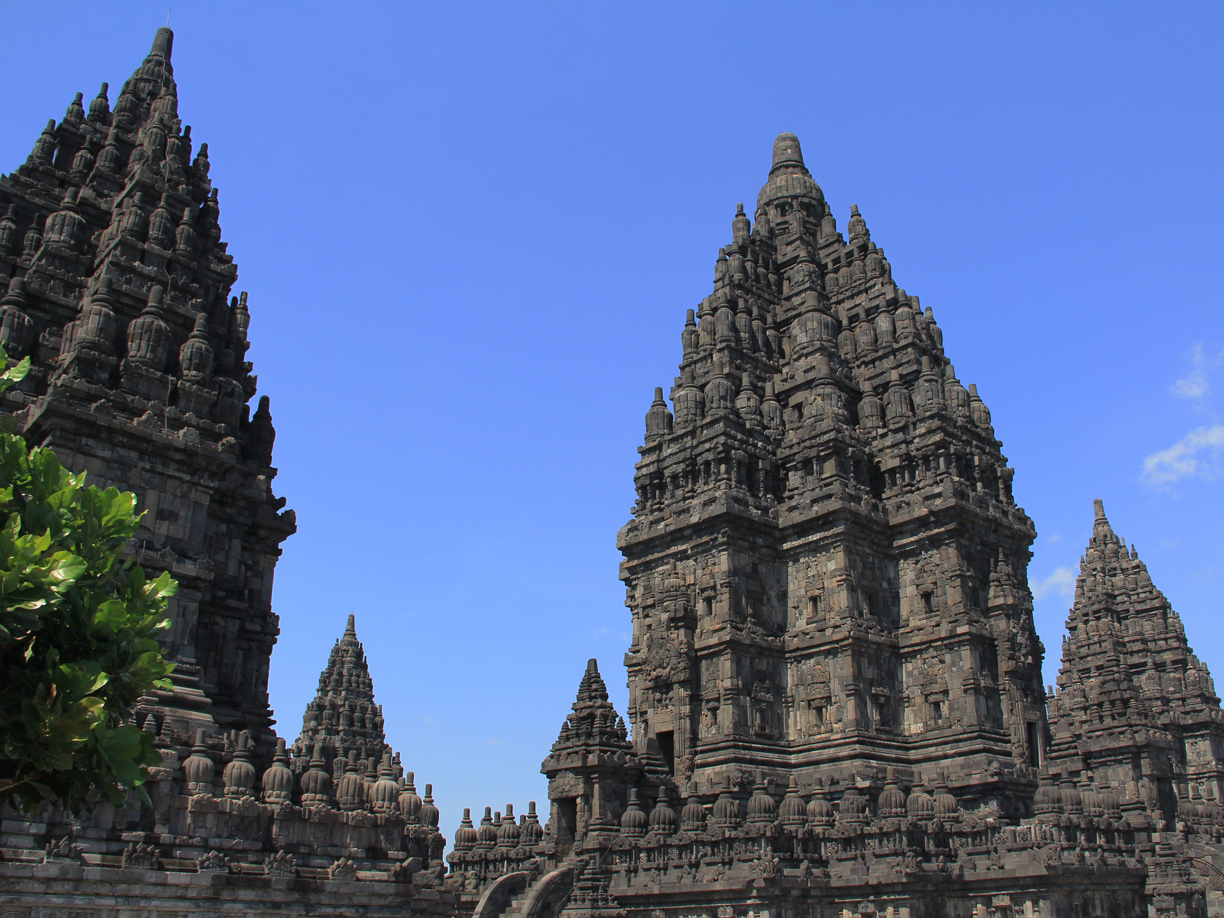 Melirik Megahnya Bangunan Candi di Wisata Candi Prambanan - Teropong Media