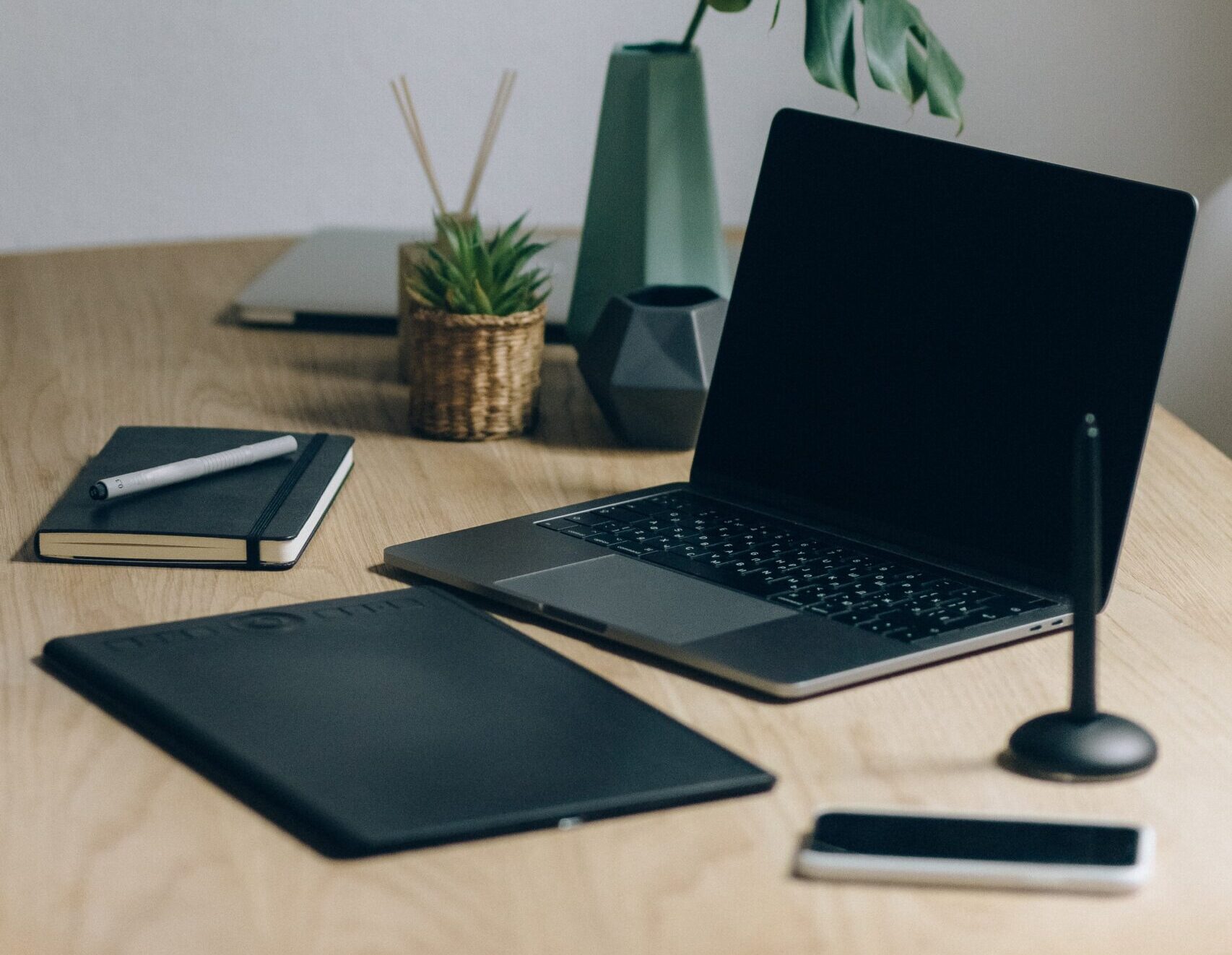 Tips Membersihkan Keyboard Laptop dengan Mudah - Teropong Media