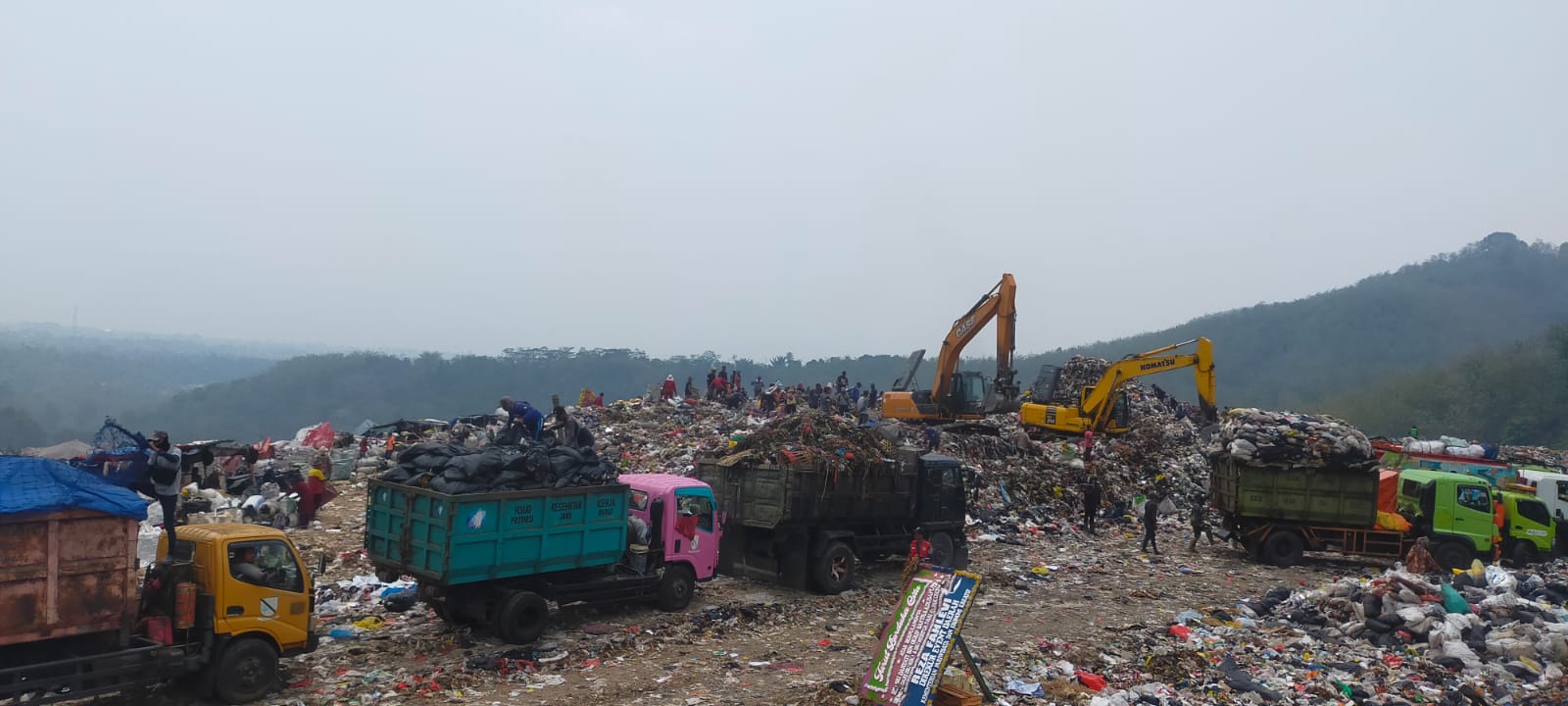 Api di TPS Sarimukti Sudah Padam, Picu Pemulung Kembali Beroperasi ...