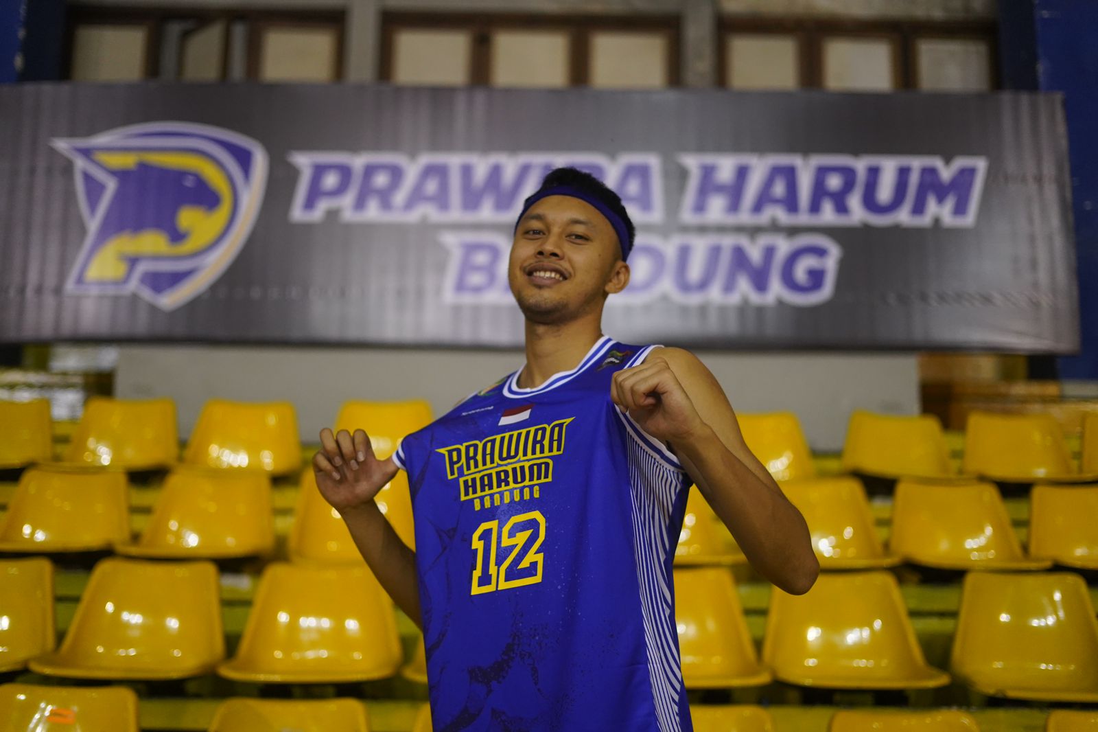 Rizal Falconi Berseragam Prawira Harum Bandung - Teropong Media