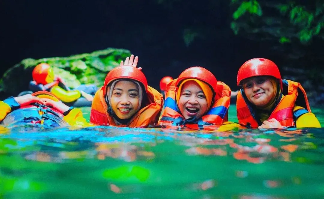 Informasi Wisata Citumang Pangandaran, Body Rafting Sampai Terapi Ikan ...