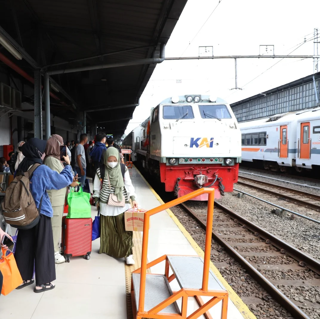 KAI Daop 2 Bandung Mulai Buka Penjualan Tiket Lebaran 2024 - Teropong Media