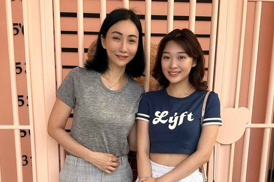 Livy Renata Mendadak Viral di Media Sosial Setelah Membeli Mobil Mewah untuk Ibunya - Teropong Media