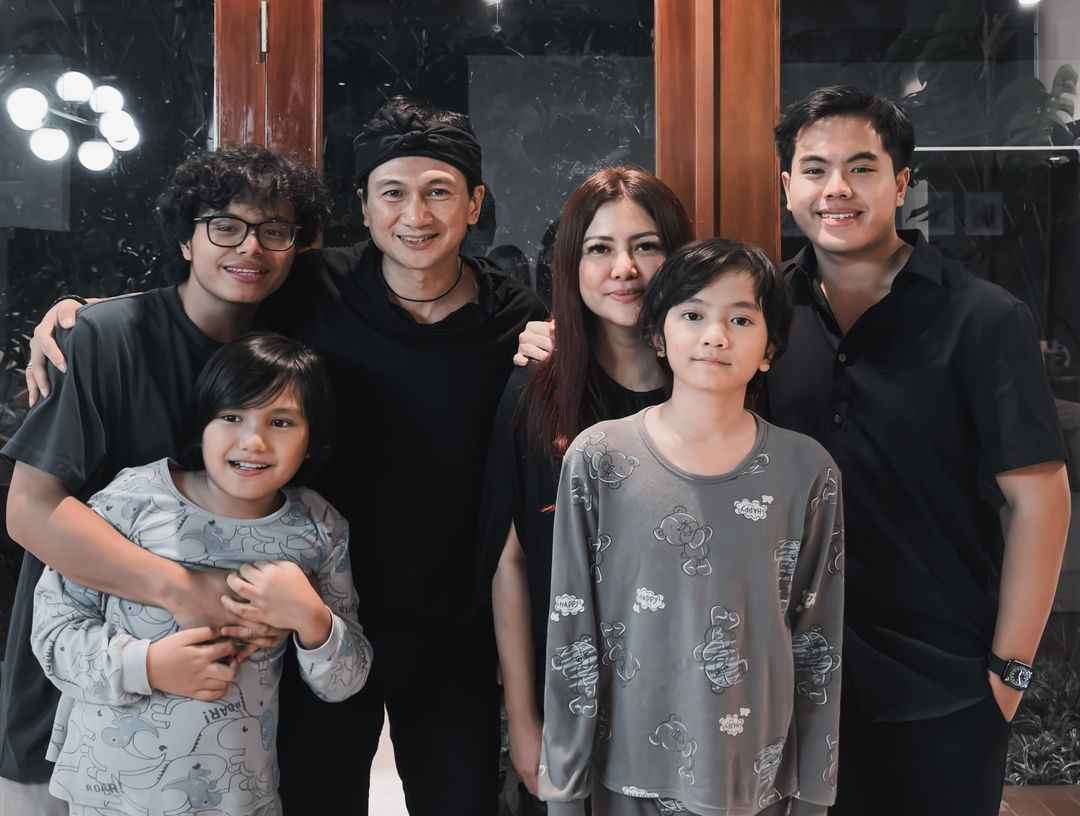 Wina Natalia Gugat Cerai Penyanyi Anji Manji - Teropong Media