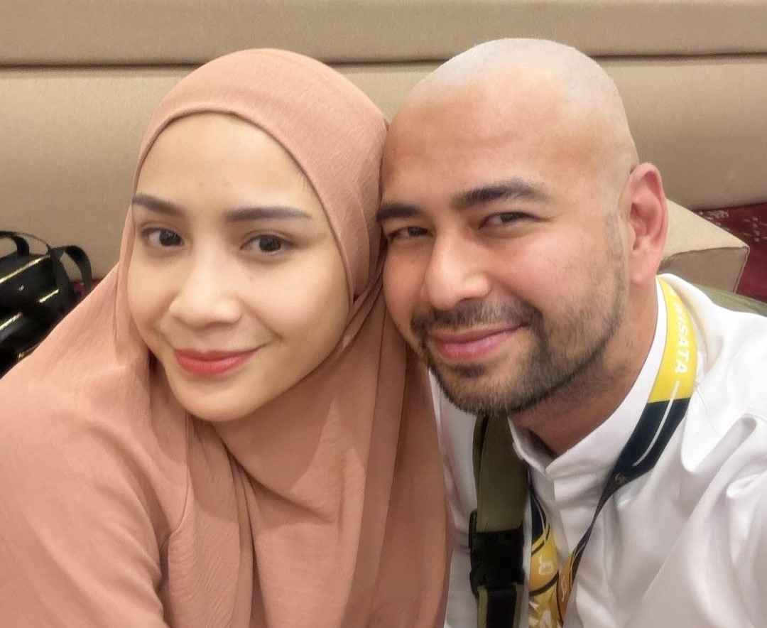 Raffi Ahmad Bagikan Momen Bahagia saat Cium Hajar Aswad - Teropong Media