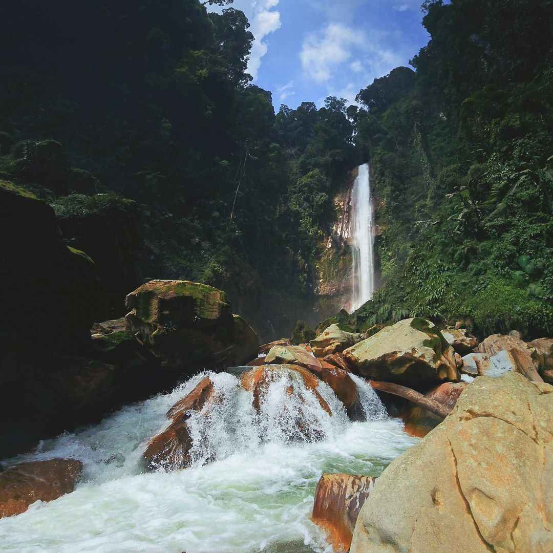 Lokasi dan Tiket Masuk Curug Seribu Air Terjun Terbesar di Bogor ...