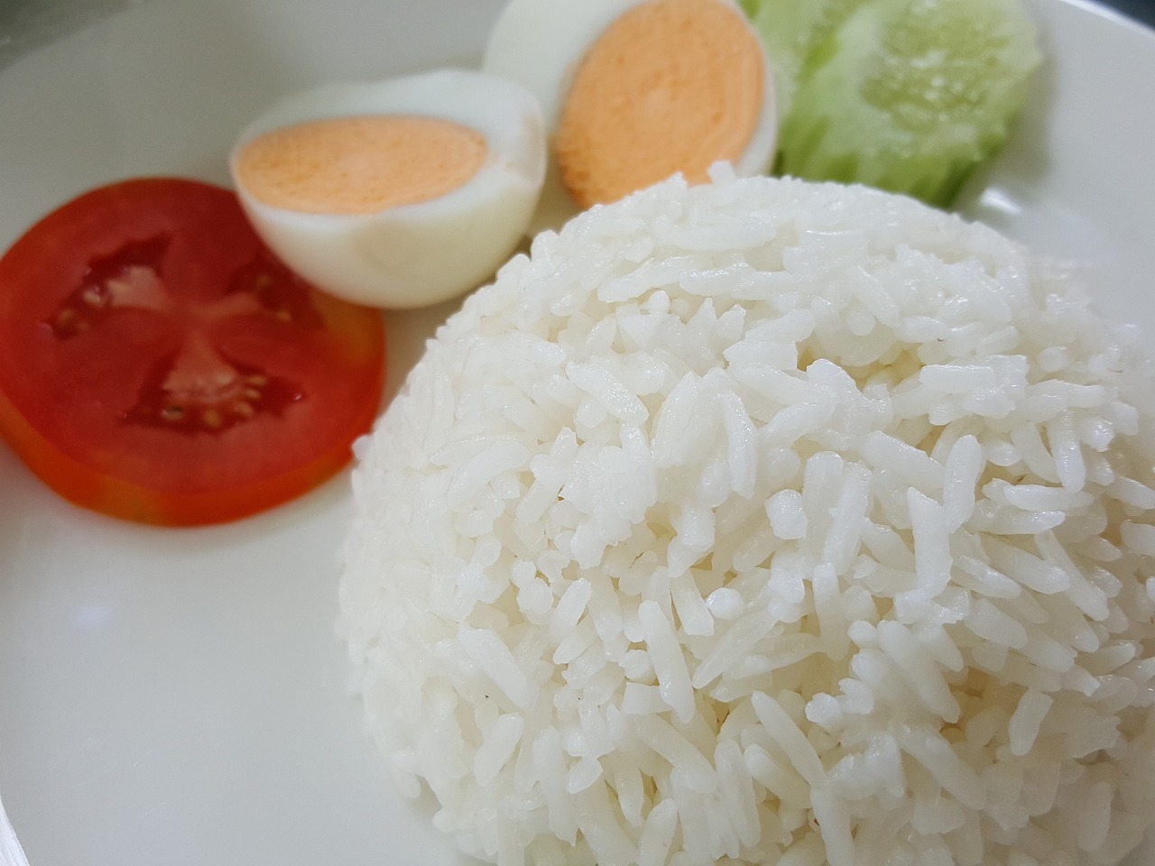 Kenapa Masyarakat Indonesia Punya Kebiasaan Makan Nasi?
