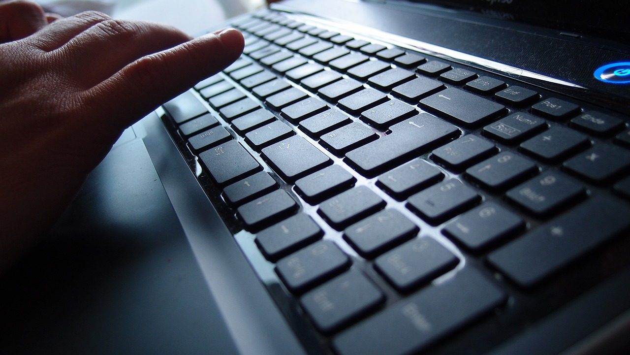 Mengenal Bakteri Berbahaya di Keyboard Laptop dan Cara Mencegahnya ...