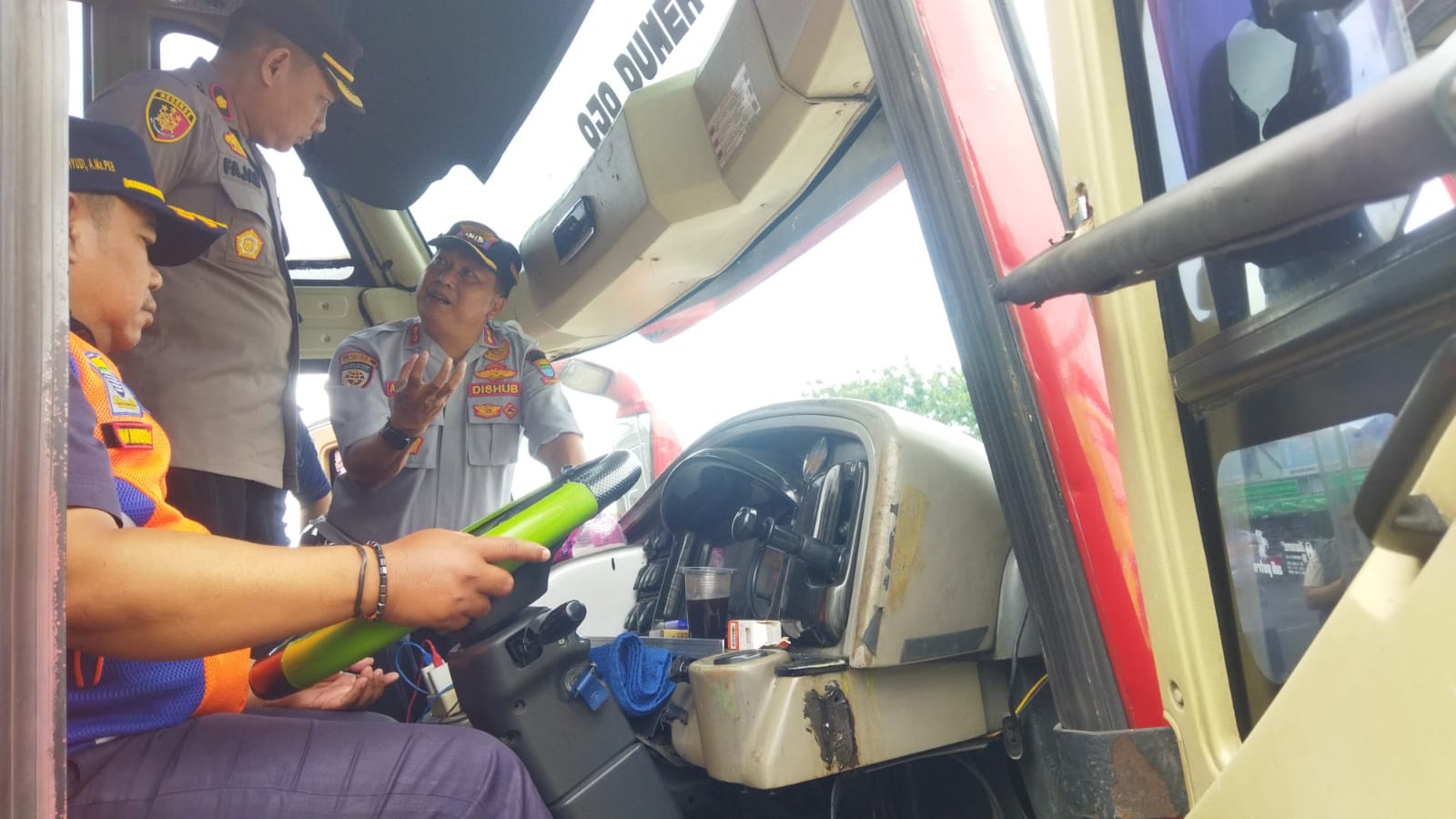 Jelang Nataru, Dishub Kota Bandung Lakukan Ramp Check Bus Guna Keselamatan Penumpang - Teropong ...