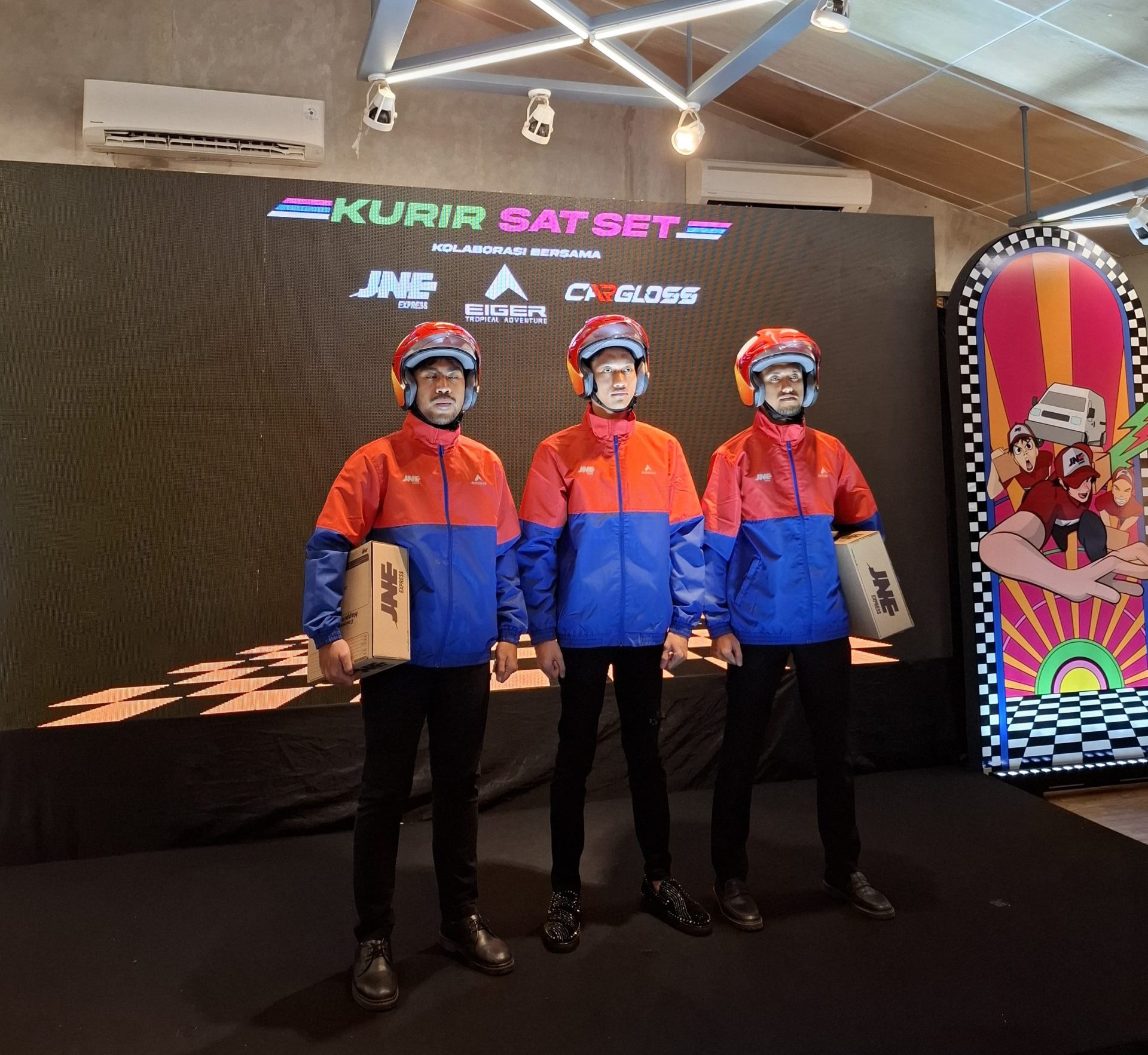 JNE Luncurkan Jaket dan Helm Kolaborasi bersama EIGER Tropical ...