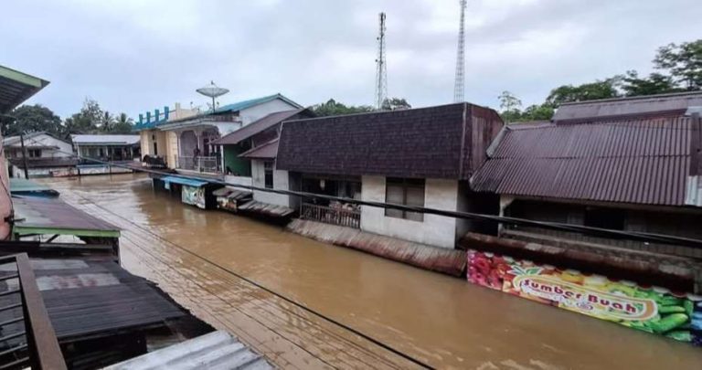 Tujuh Kecamatan di Kabupaten Landak Kalbar Dikepung Banjir - Teropong Media