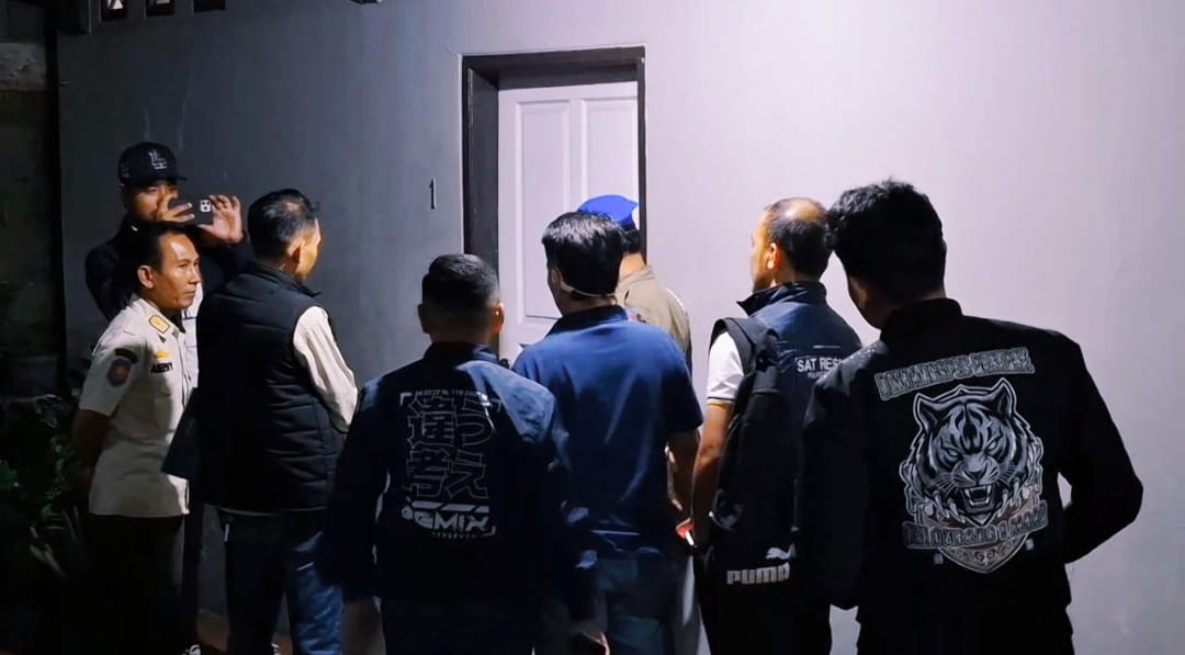 Satpol PP Gelar Operasi Pekat, Tujuh Pasangan Mesum Digerebek di Kamar Hotel - Teropong Media