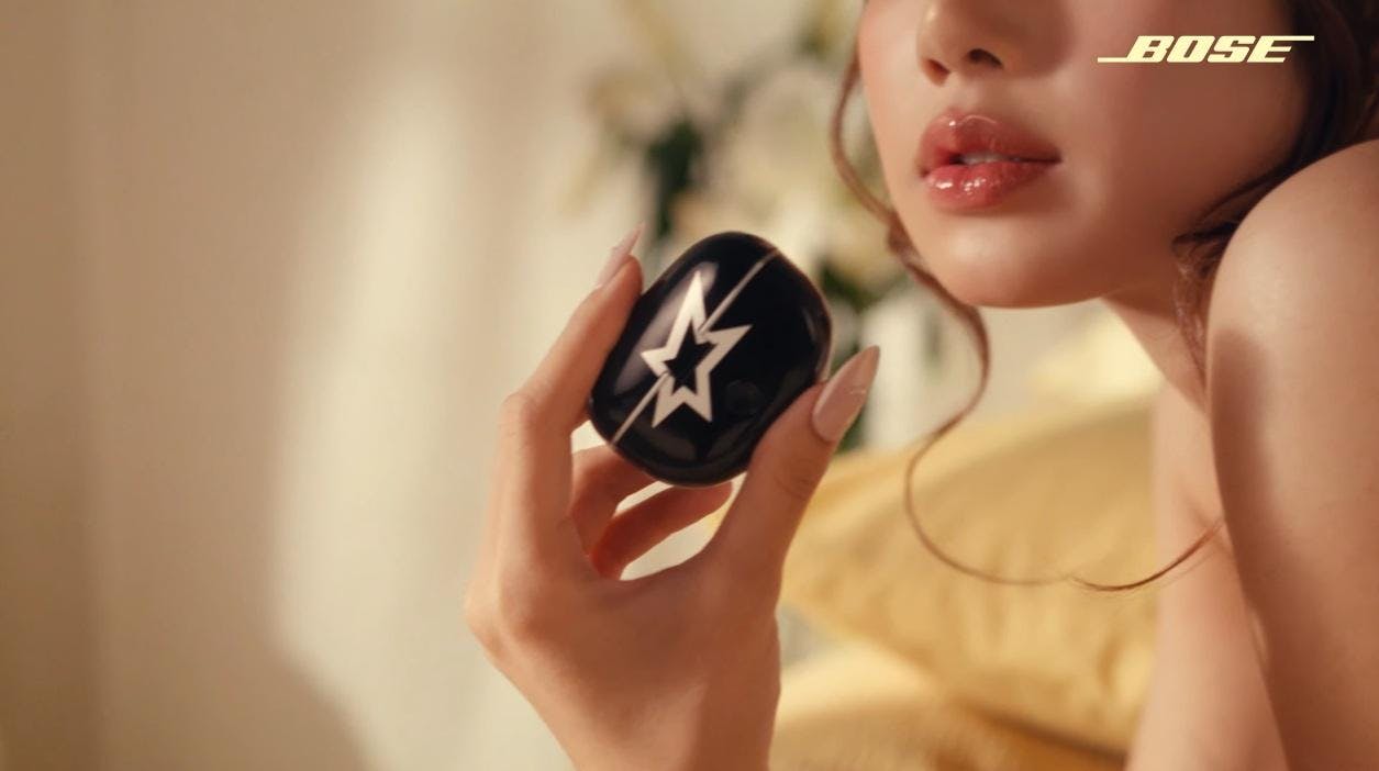 Bose X LISA Ultra Open Earbuds Resmi Rilis, Tampil Bling-Bling dengan Harga Fantastis - Teropong ...