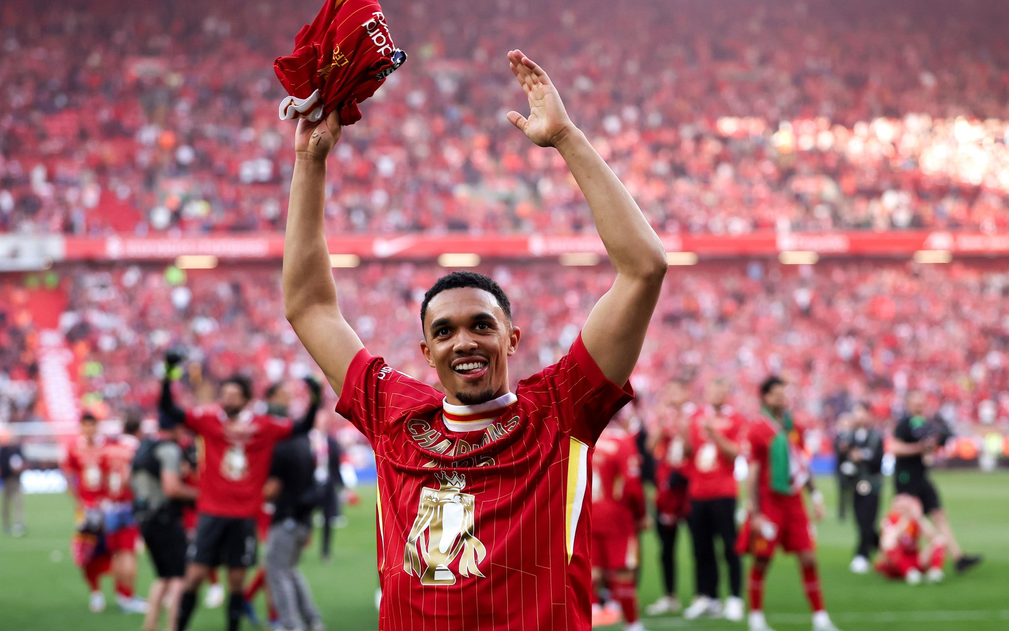 Trent Alexander-Arnold Resmi Cabut dari Liverpool