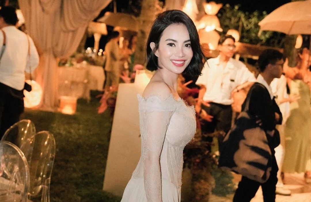 Siapa Sebenarnya Dearly Djoshua, Sosok Cantik yang Dikabarkan Dekat dengan Ari Lasso? - Teropong ...