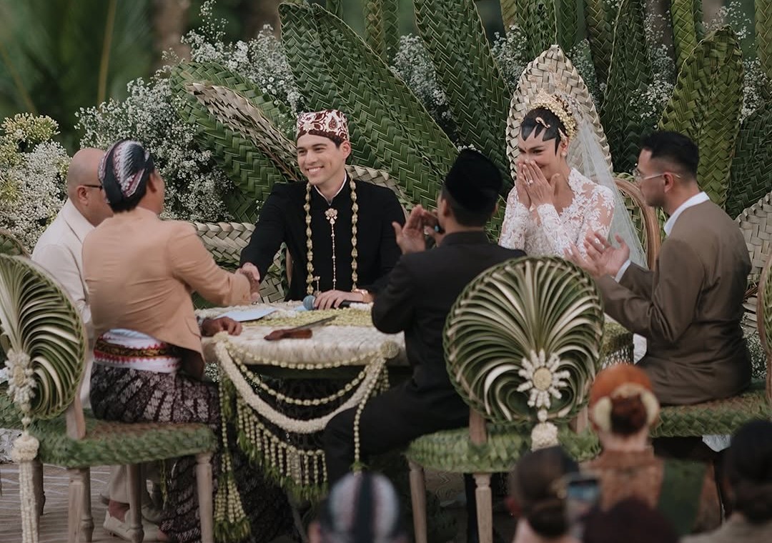 Sah! Luna Maya Menikah, Raffi Ahmad & Irwan Mussry Jadi Saksi Akad - Teropong Media