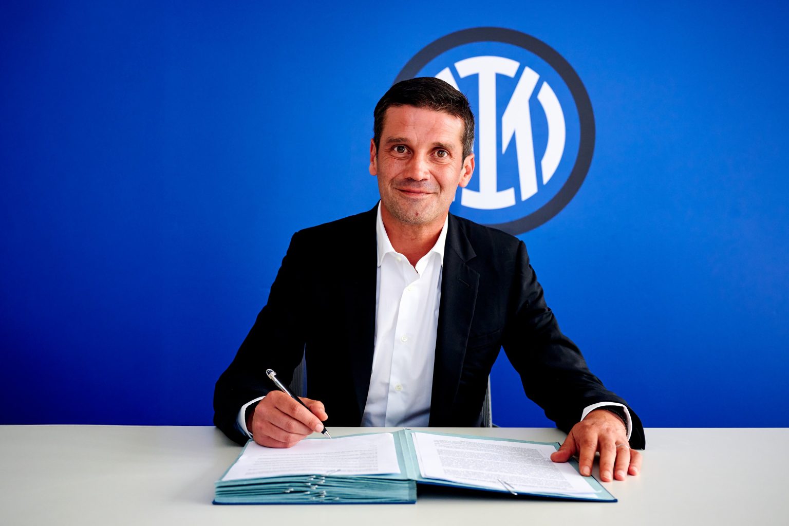 Cristian Chivu Resmi Jadi Pelatih Baru Inter Milan - Teropong Media
