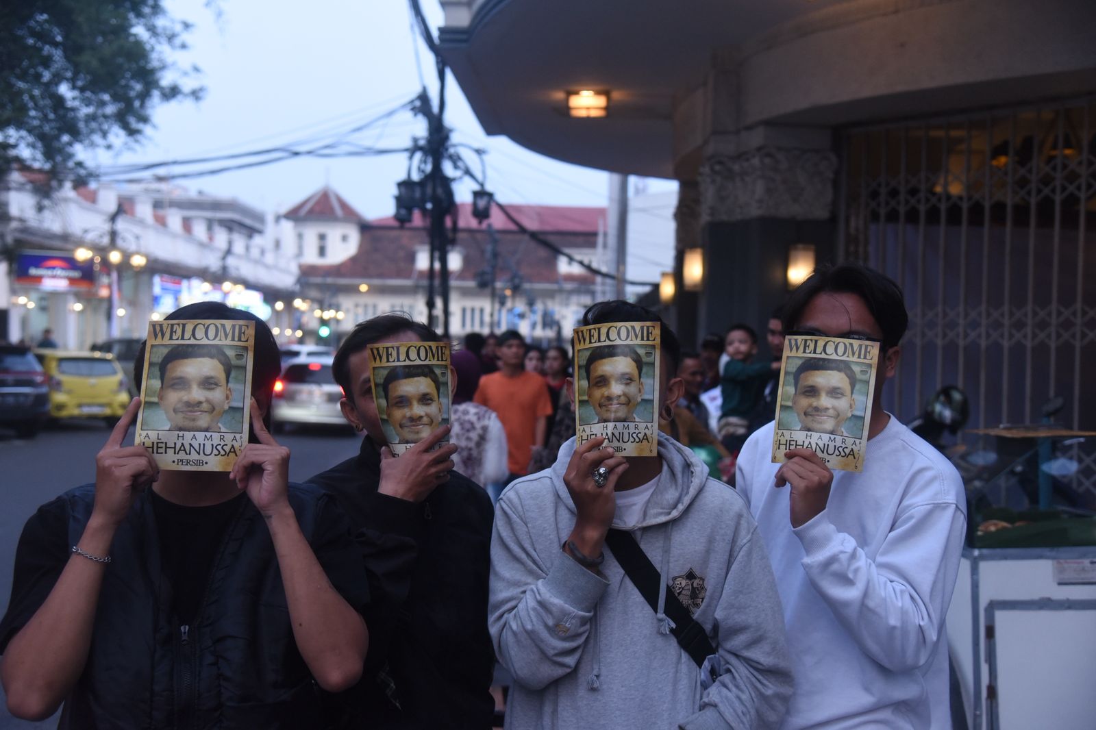 Lewat Flyer di Tiga Titik Ikonik Kota Bandung, Persib Kenalkan Rekrutan ...