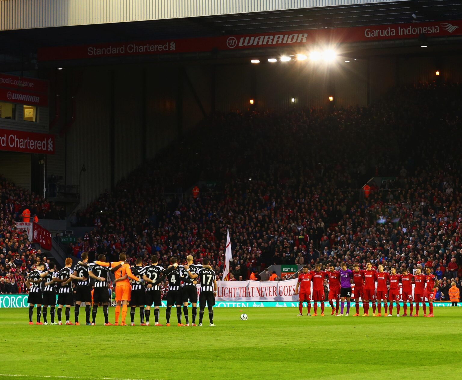 Prediksi Skor Newcastle vs Liverpool Premier League 2025/2026 ...