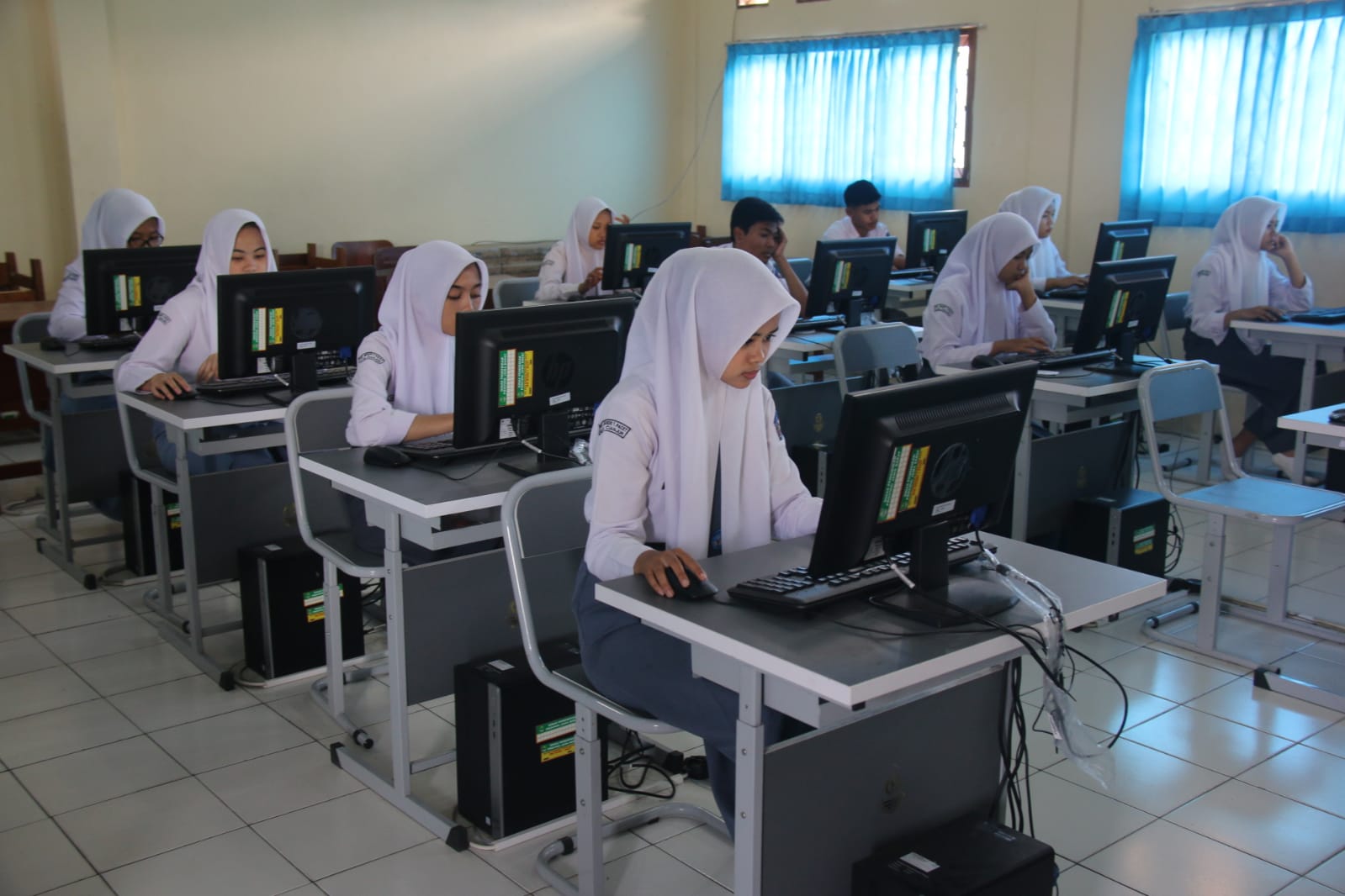 Cek! Aturan TKA SMA/SMK Saat Siswa Sedang PKL - Teropong Media