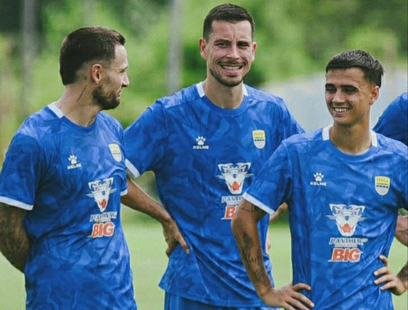 Prediksi Skor Persib vs Persebaya di BRI Super League 2025/2026 ...