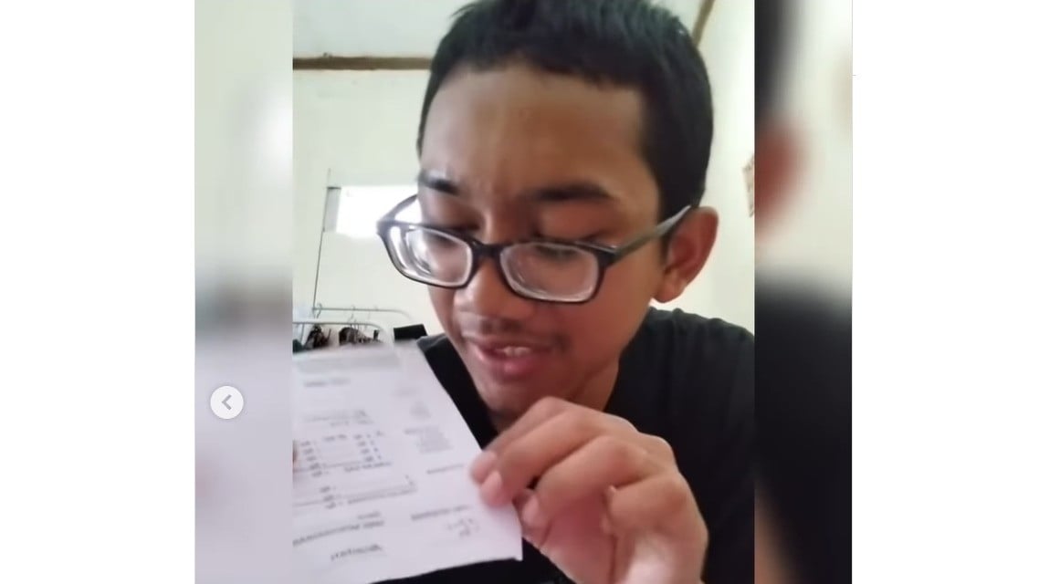 Viral, Karyawan Dapur MBG Terharu Usai Unboxing Gaji Pertama - Teropong Media