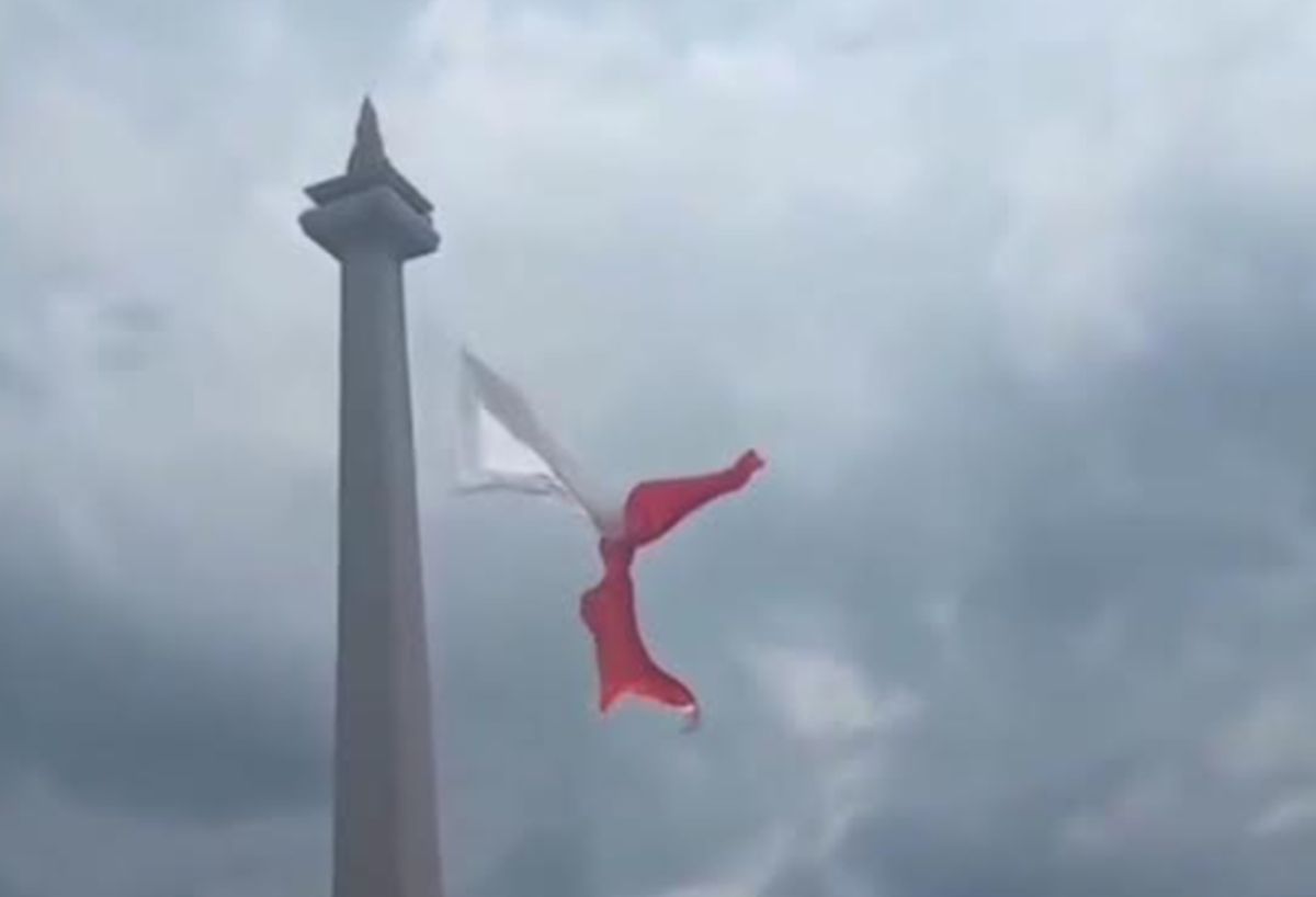CEK FAKTA: Bendera Merah Putih Robek di Monas saat Gladi Kotor HUT ke ...