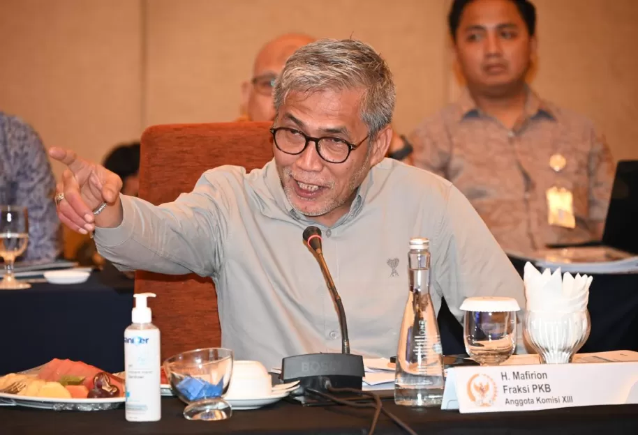DPR: Klaim Aqua Menyesatkan, Langgar HAM dan Hak Konsumen - Teropong Media