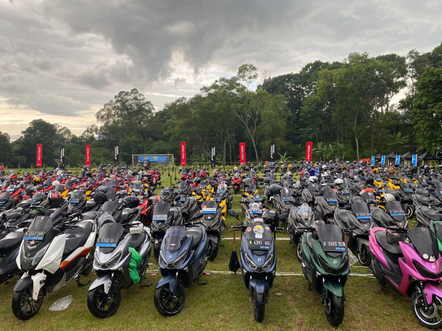 298 Motor Listrik Serentak Isi Daya, Polytron EV River Pecahkan Rekor ...