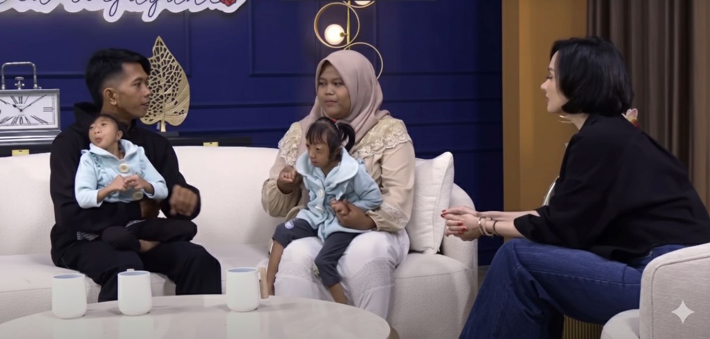 Dewi, Sosok Ibu Super Tabah yang Rawat Anak Kembar Seckel Syndrome ...