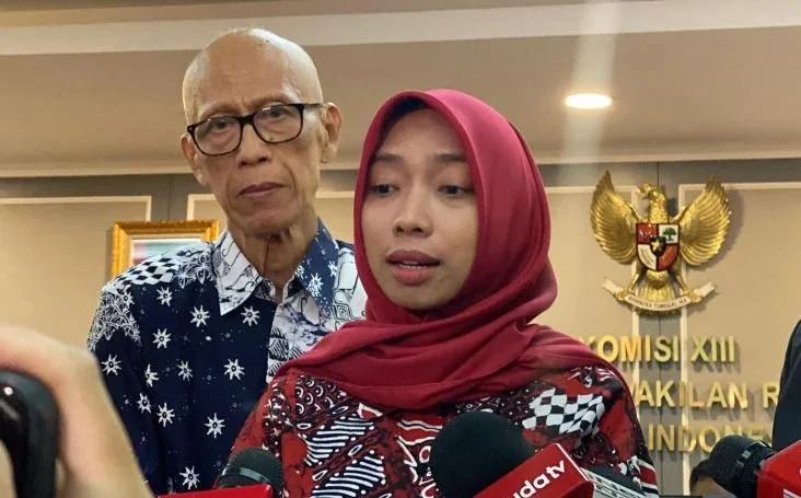 Istri Arya Daru Bingung Polisi Jadikan Kondom Sebagai Barbuk - Teropong ...