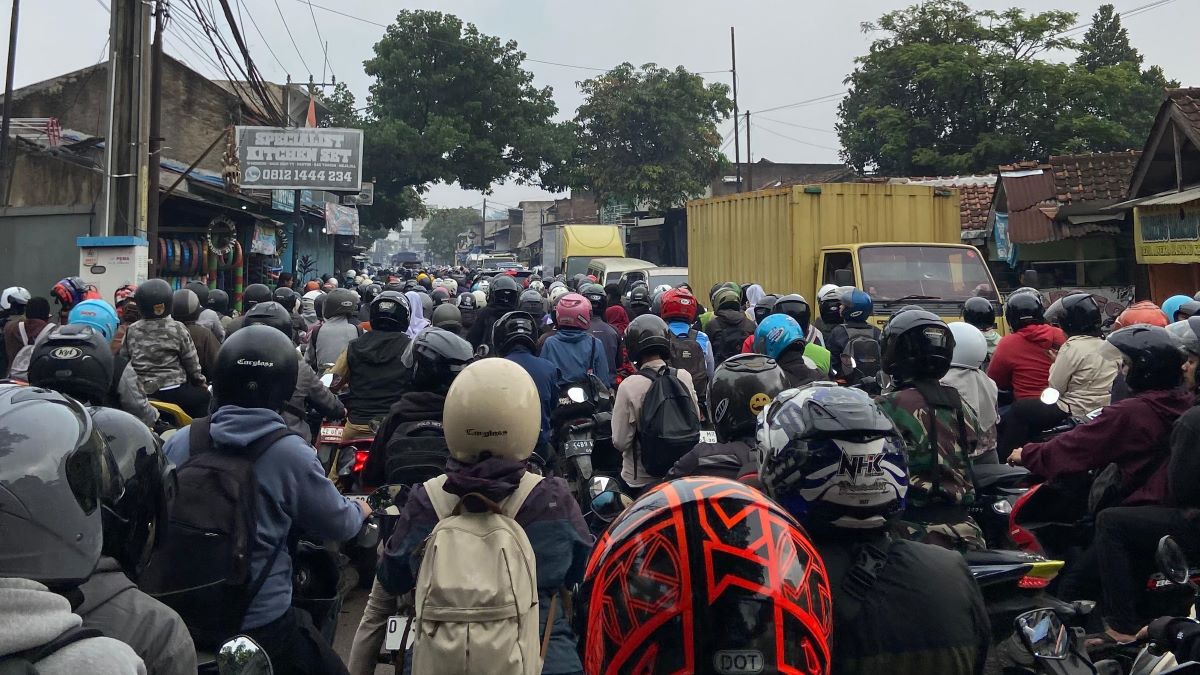 Banjir, Bojongsoang Macet Parah Lumpuhkan Perjalanan Bandung Selatan