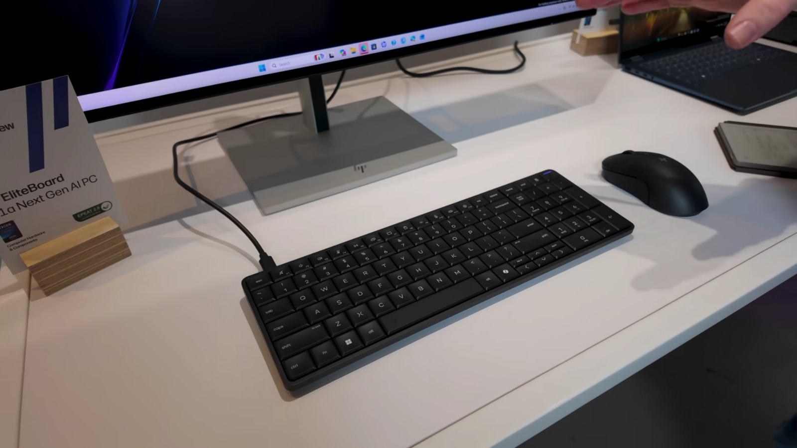 HP EliteBoard G1a Tampil di CES 2026, Konsep PC di Dalam Keyboard untuk ...